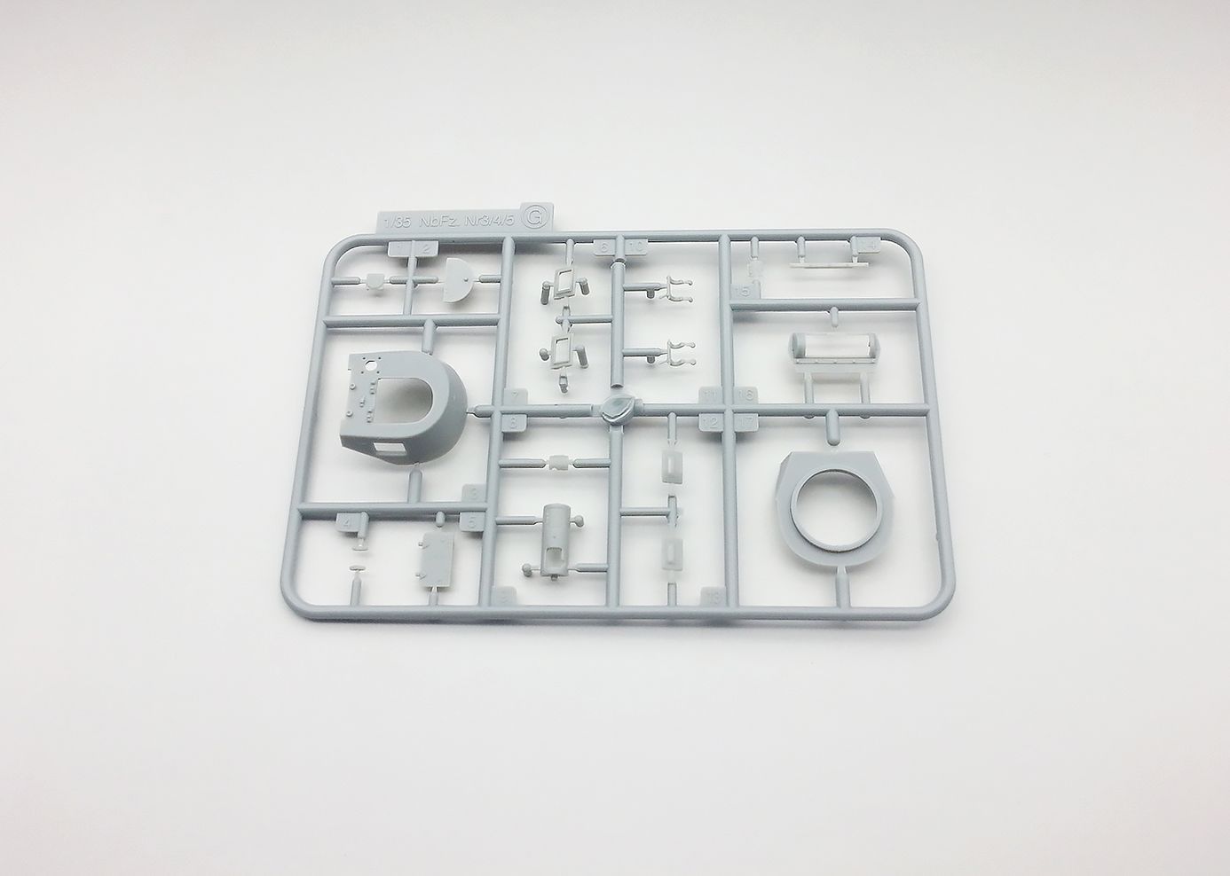 Збірна модель 1/35 PzKpfw NbFz (версії Krupp), Amusing Hobby 35A003 ...