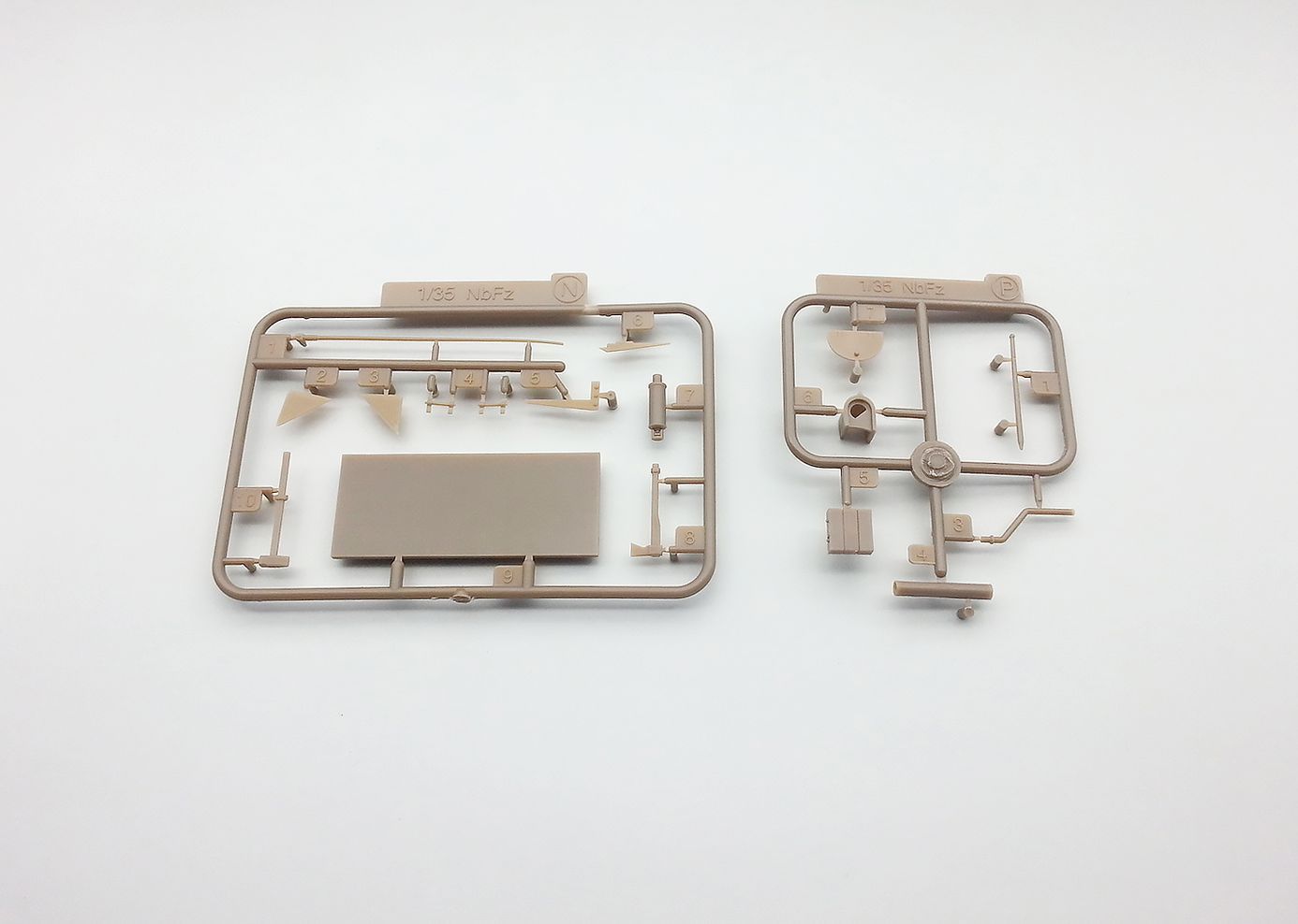 Збірна модель 1/35 PzKpfw NbFz (версії Krupp), Amusing Hobby 35A003 ...