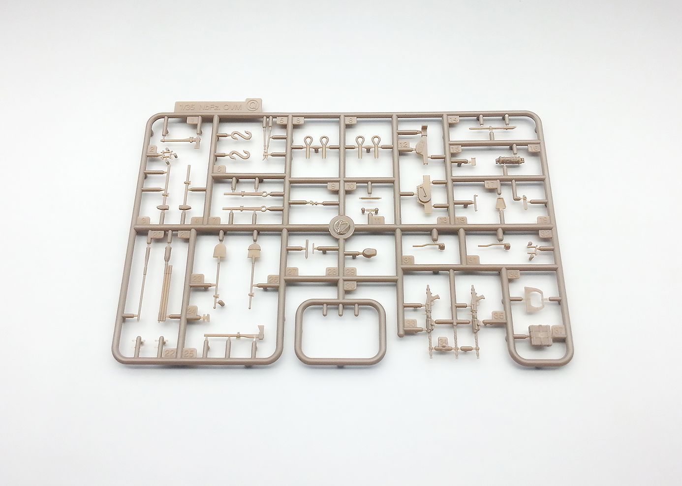 Збірна модель 1/35 PzKpfw NbFz (версії Krupp), Amusing Hobby 35A003 ...