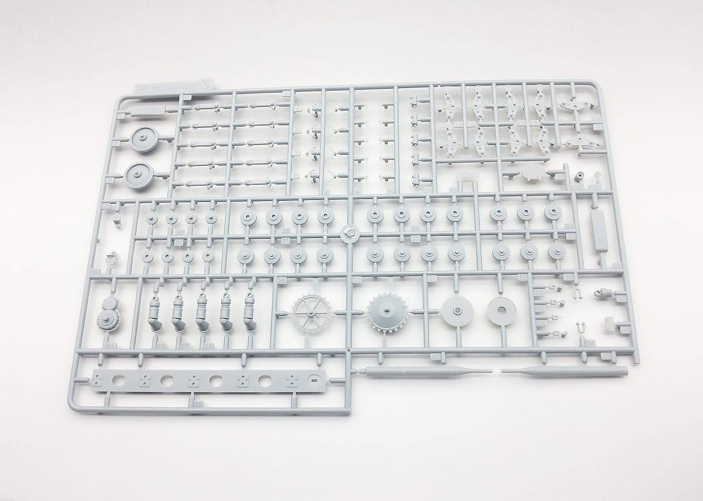 Збірна модель 1/35 PzKpfw NbFz (версії Krupp), Amusing Hobby 35A003 ...