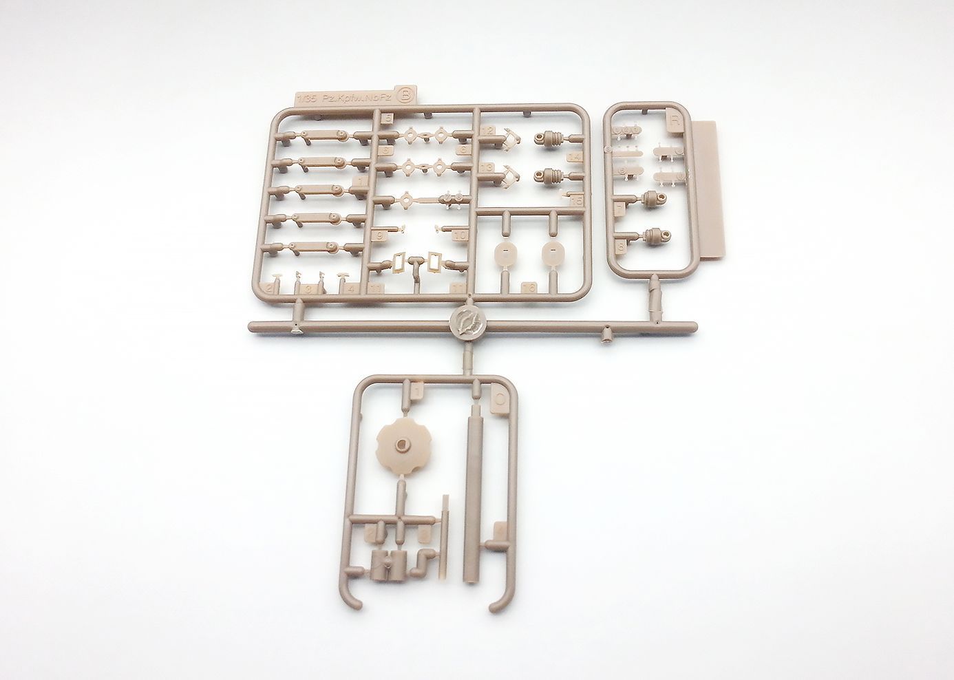 Збірна модель 1/35 PzKpfw NbFz (версії Krupp), Amusing Hobby 35A003 ...