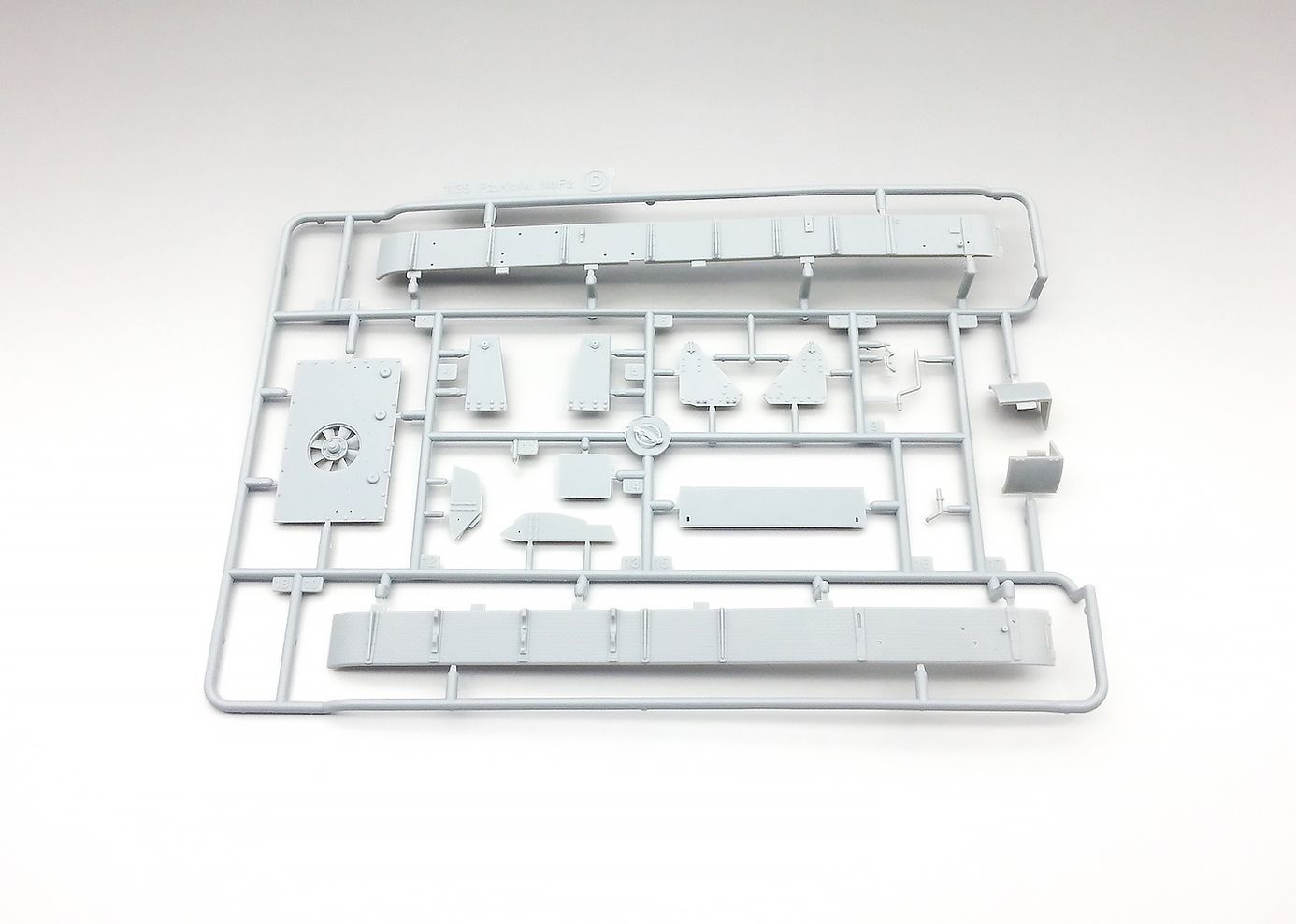 Збірна модель 1/35 PzKpfw NbFz (версії Krupp), Amusing Hobby 35A003 ...