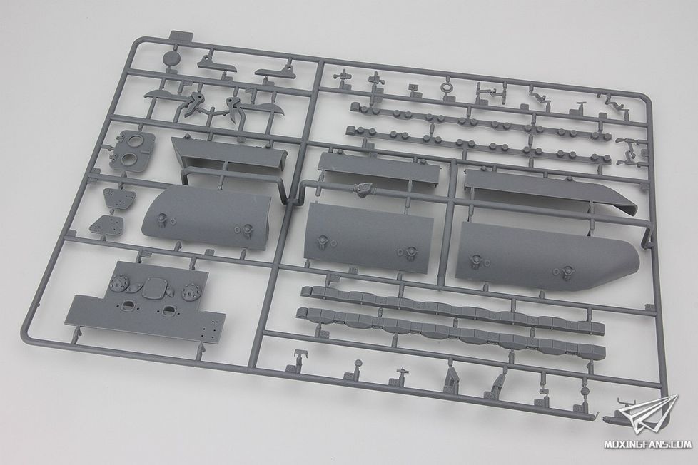 Збірна модель 1/35 E-100 з баштою проєкту Krupp, з робочими траками ...