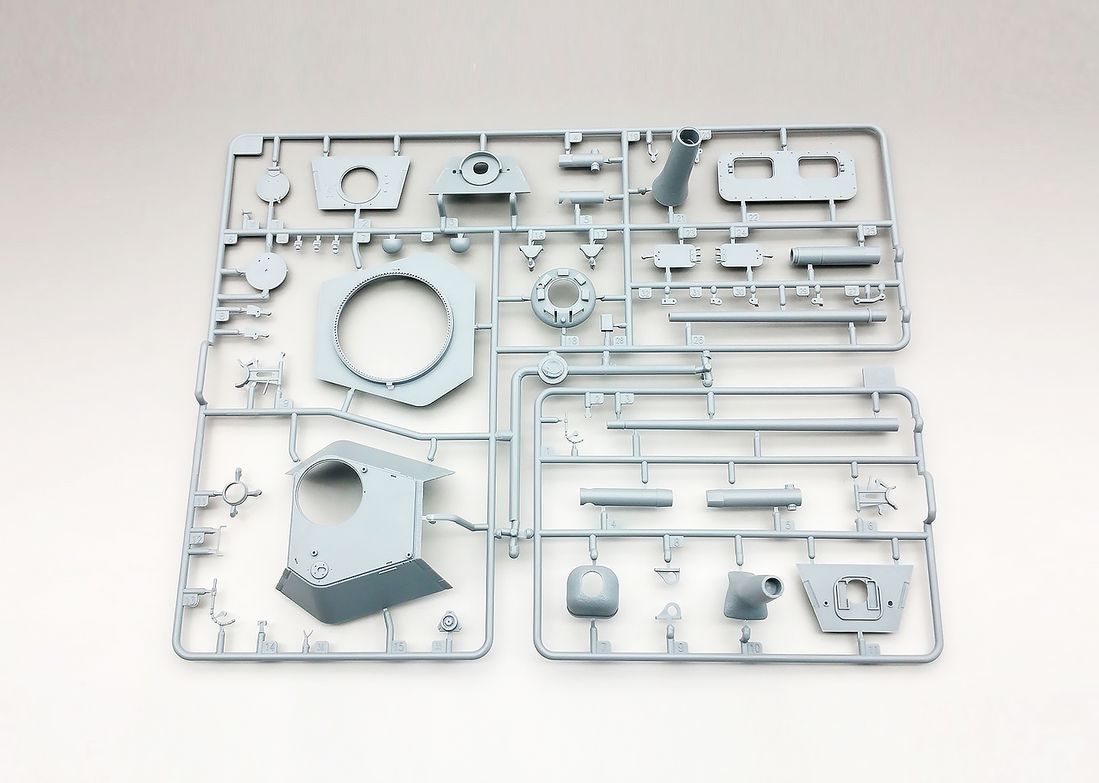 Збірна модель 1/35 Panther II з баштою Schmalturm та гарматою 88-мм L ...